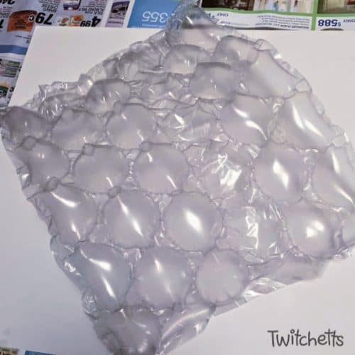 Bubble Wrap Art: Process art to cure a bad day. - Twitchetts