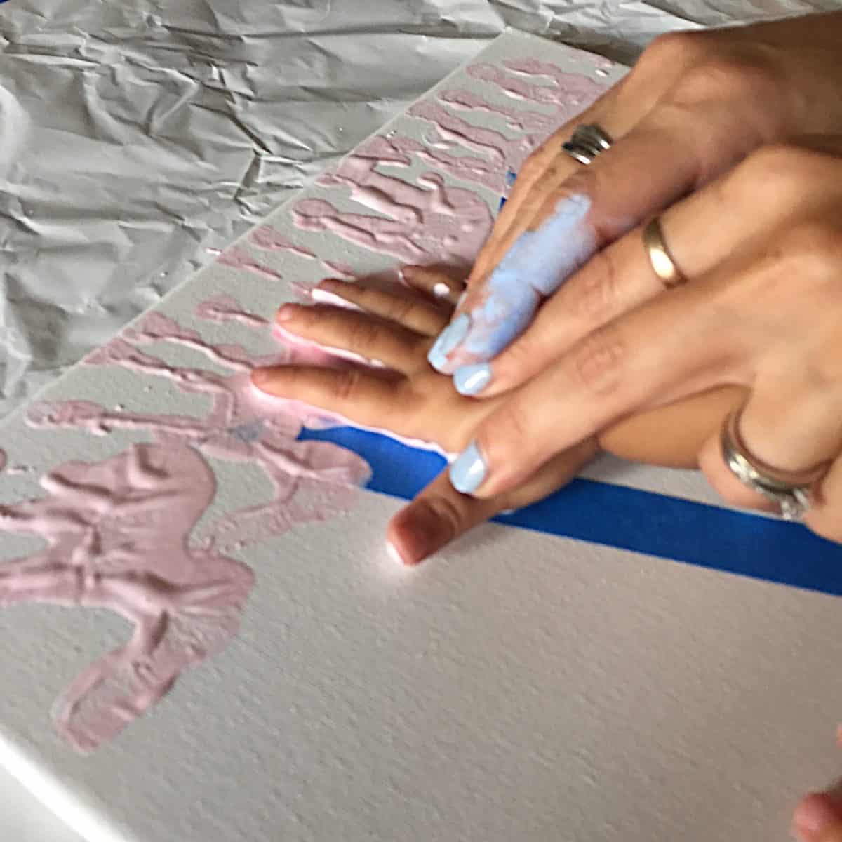 How to make kid's ombré handprint art on canvas - Twitchetts