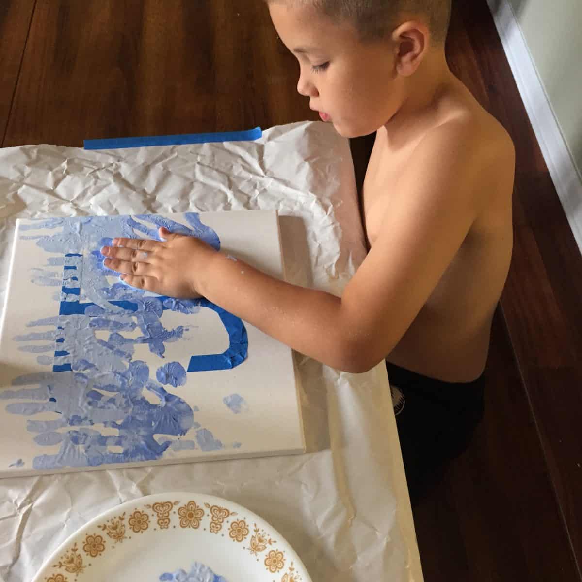 How to make kid's ombré handprint art on canvas - Twitchetts