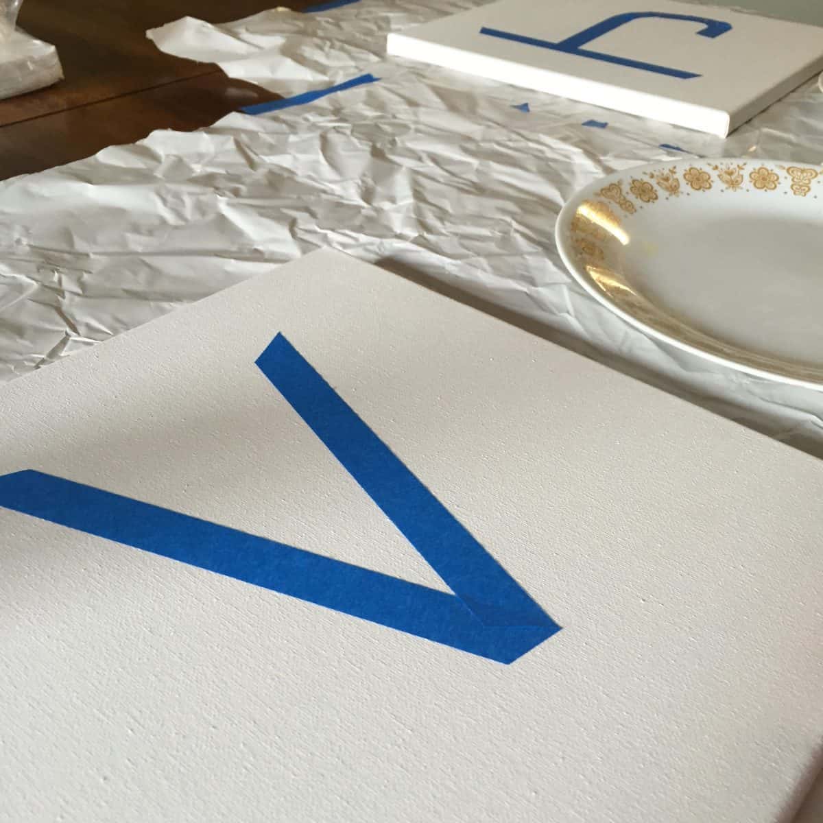 How to make kid's ombré handprint art on canvas - Twitchetts