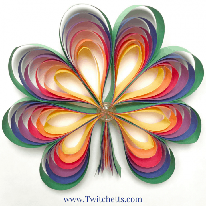 How to make 3D rainbow colored paper shamrocks - Twitchetts