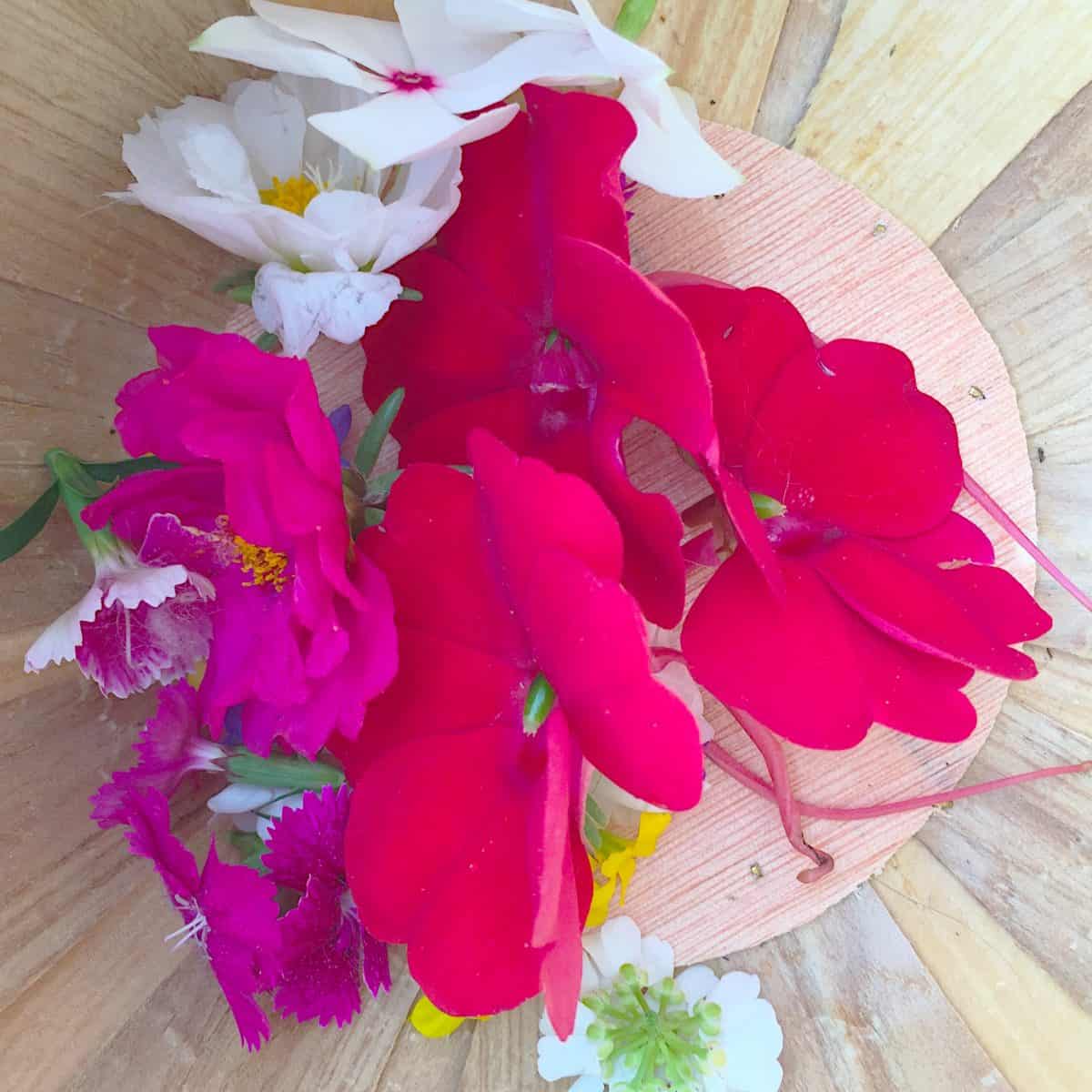 3 fun ways to play with a simple flower sensory bin - Twitchetts
