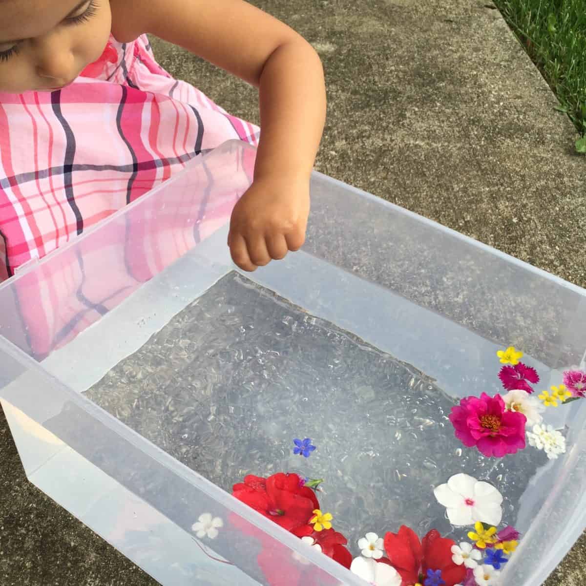 3 fun ways to play with a simple flower sensory bin - Twitchetts