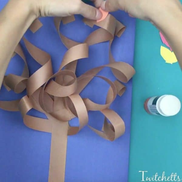 How to make an easy 3D fall construction paper tree - Twitchetts