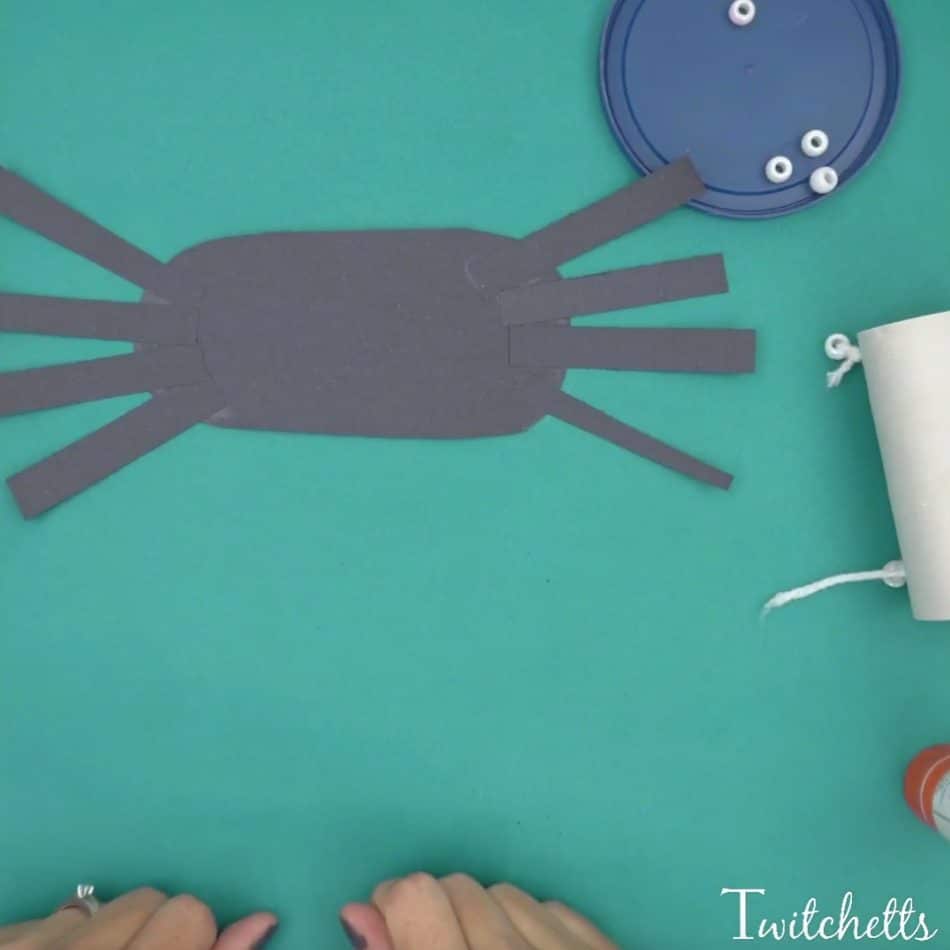 Climbing Construction Paper Spiders ~ Halloween Crafts for Kids