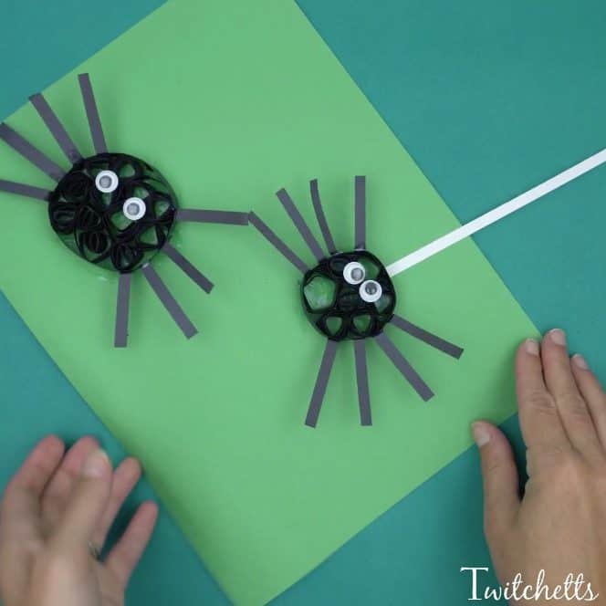 How to make adorable quilled construction paper spiders - Twitchetts