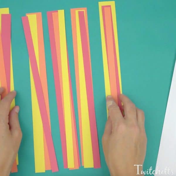 How to make an easy paper turkey craft with kids - Twitchetts