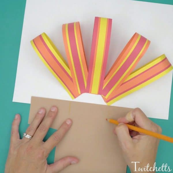 How to make an easy paper turkey craft with kids - Twitchetts