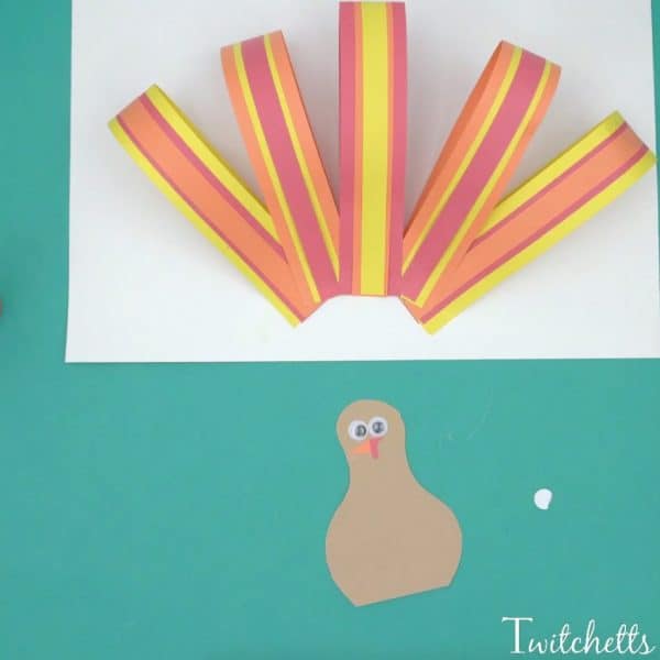 How to make an easy paper turkey craft with kids - Twitchetts