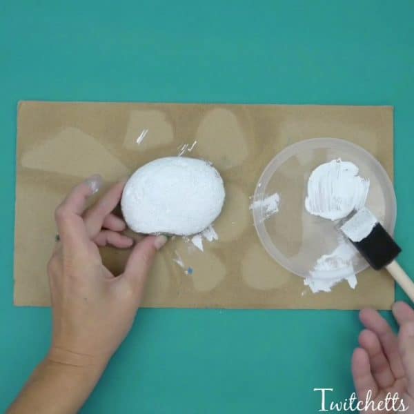 How to make easy Christmas striped stones - Twitchetts