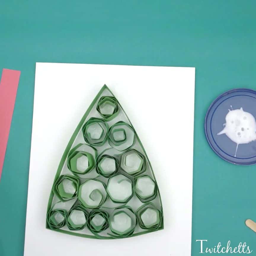 How to make a simple paper quilling Christmas Tree - Twitchetts