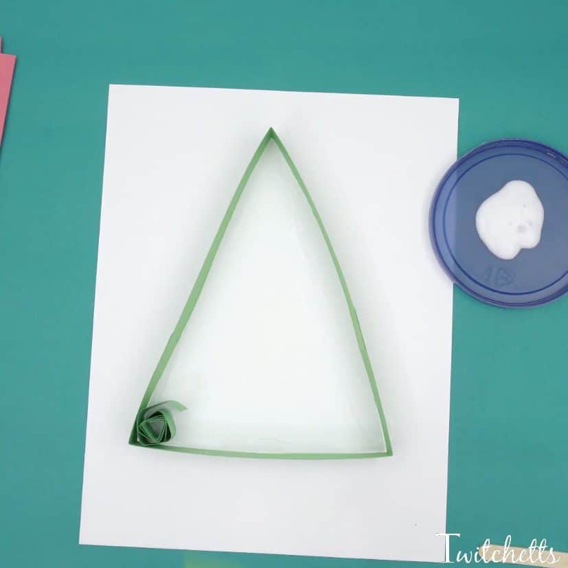 How to make a simple paper quilling Christmas Tree - Twitchetts
