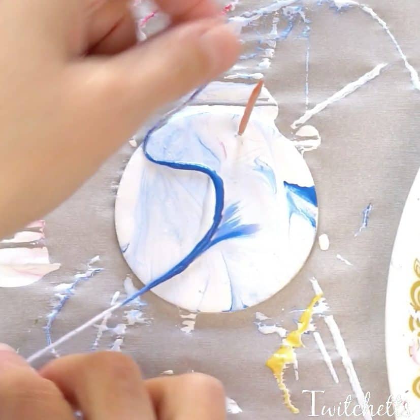 Colorful Christmas Ornaments ~ String Painting Art for Kids - Twitchetts