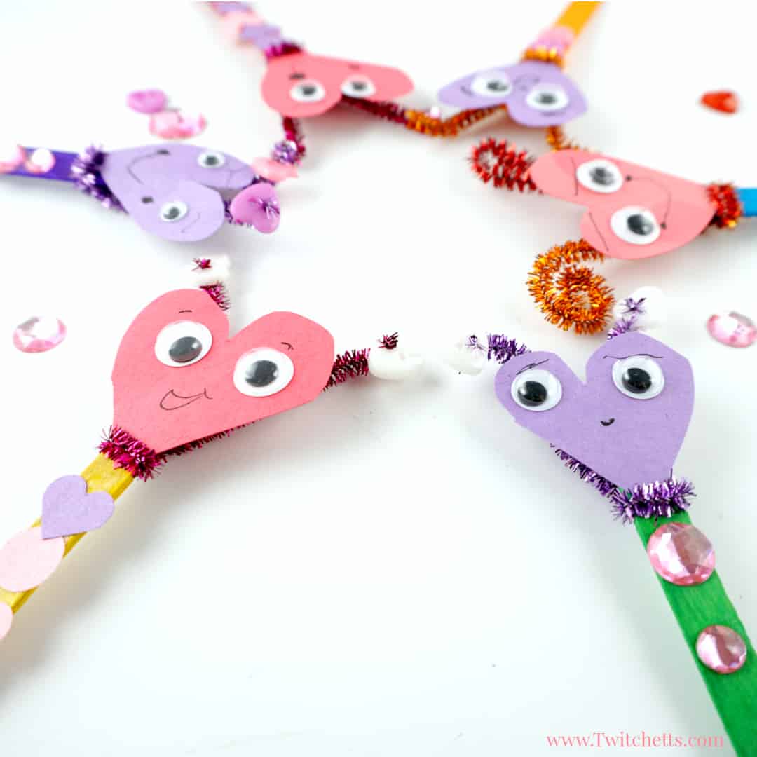 How to make construction paper heart puppets for Valentines Day