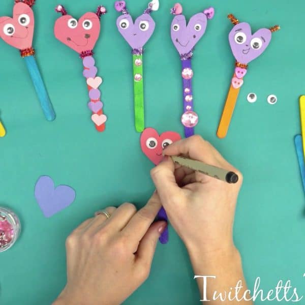 How to make construction paper heart puppets for Valentines Day