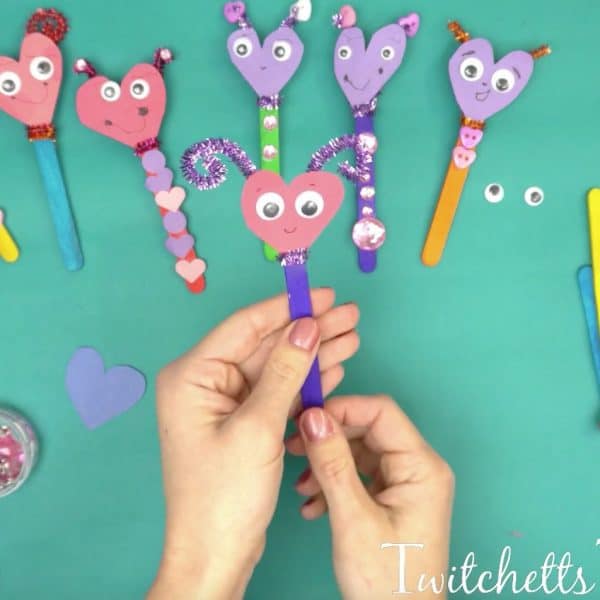 How to make construction paper heart puppets for Valentines Day