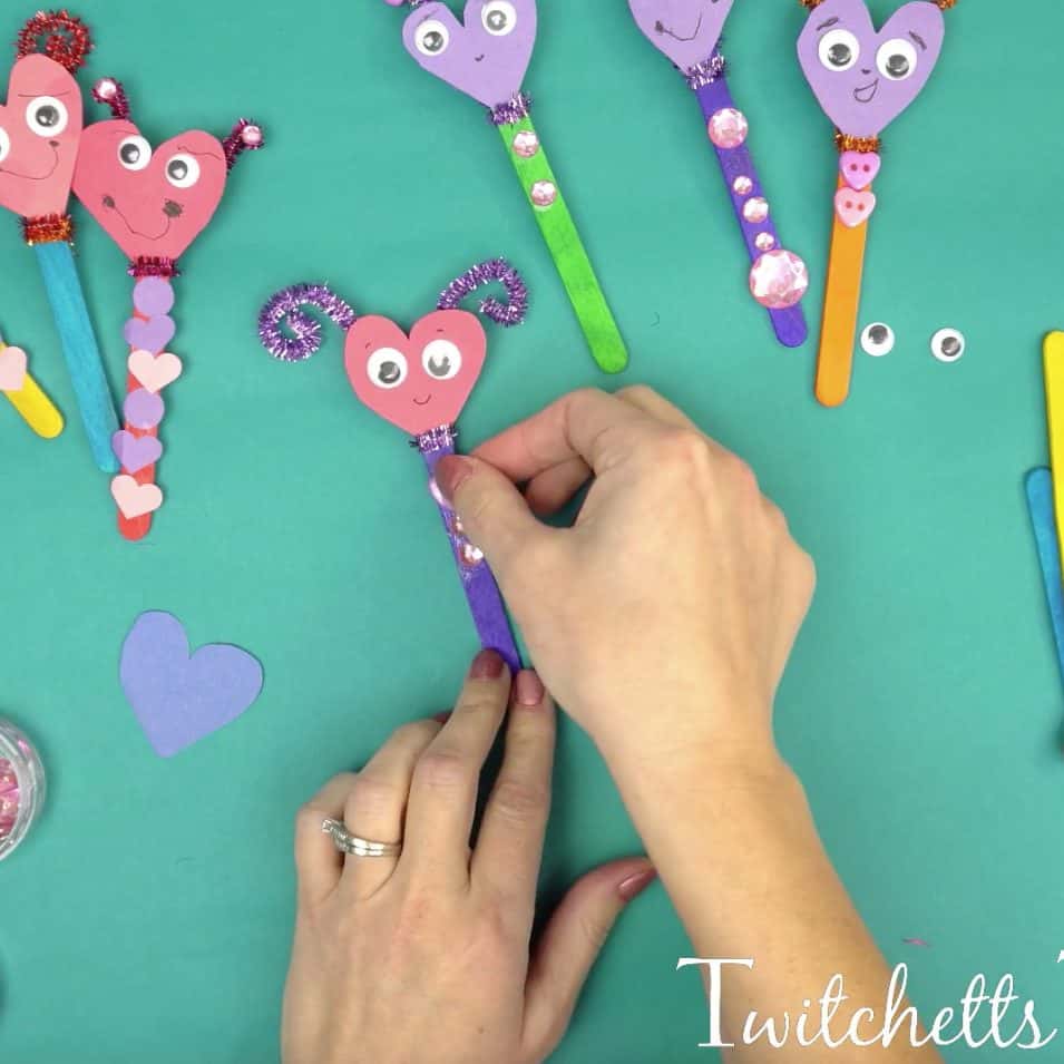 How to make construction paper heart puppets for Valentines Day