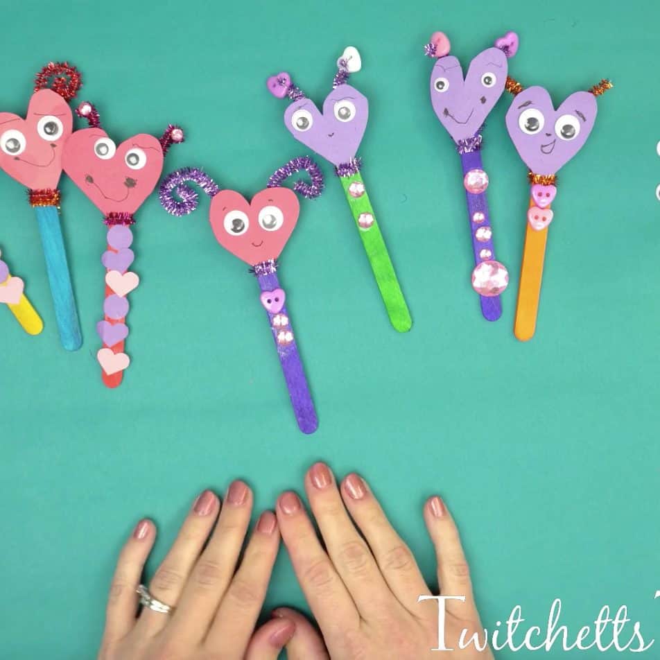 How to make construction paper heart puppets for Valentines Day