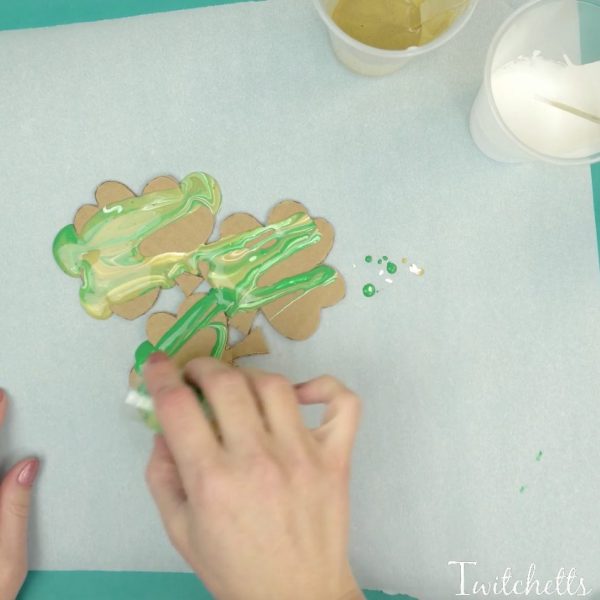 How to make a pour painted shamrock mobile - Twitchetts