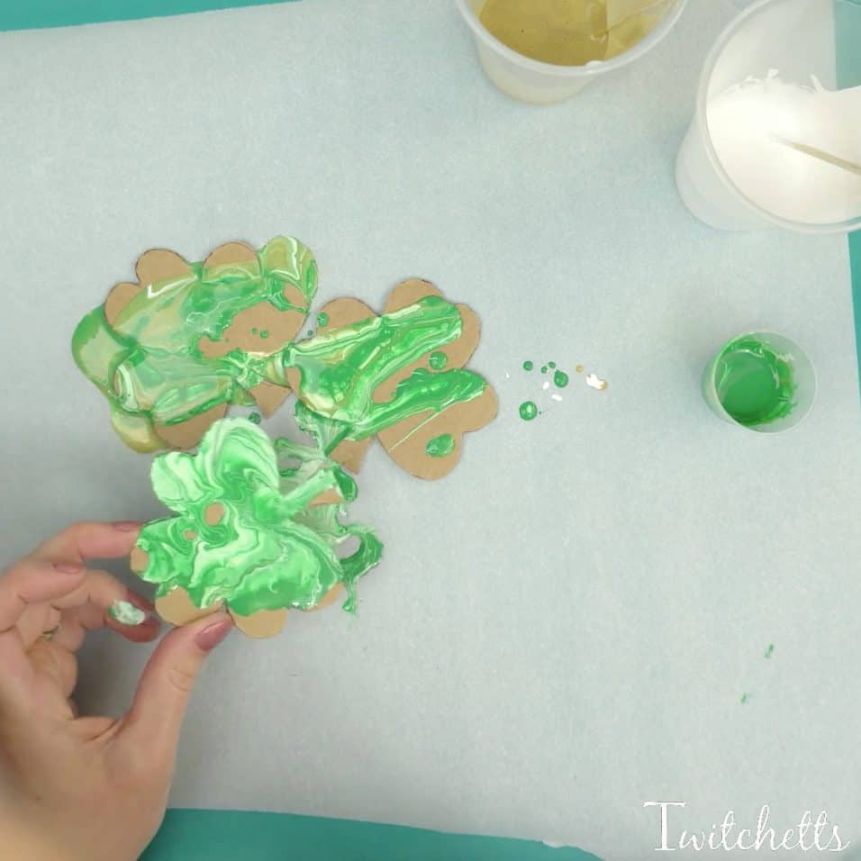 How to make a pour painted shamrock mobile - Twitchetts