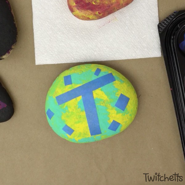 How to make easy silhouette painted rocks for kids - Twitchetts