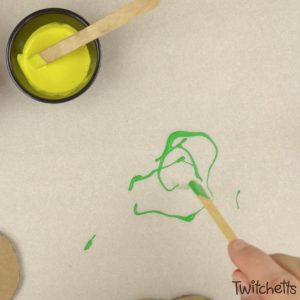 How to make a press painted apple craft for kids - Twitchetts
