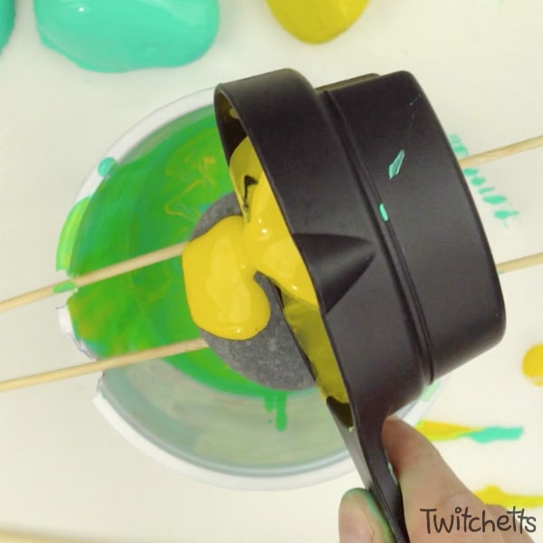 How to easily make kindness rocks with your kids. - Twitchetts