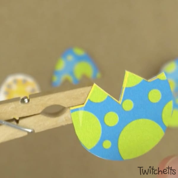 How to make a hatching dinosaur egg craft with your kids - Twitchetts