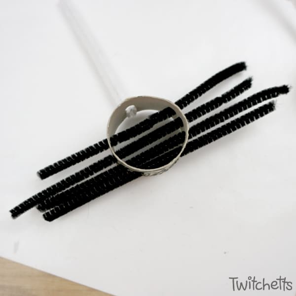 How to make fun crepe paper spiders - Twitchetts