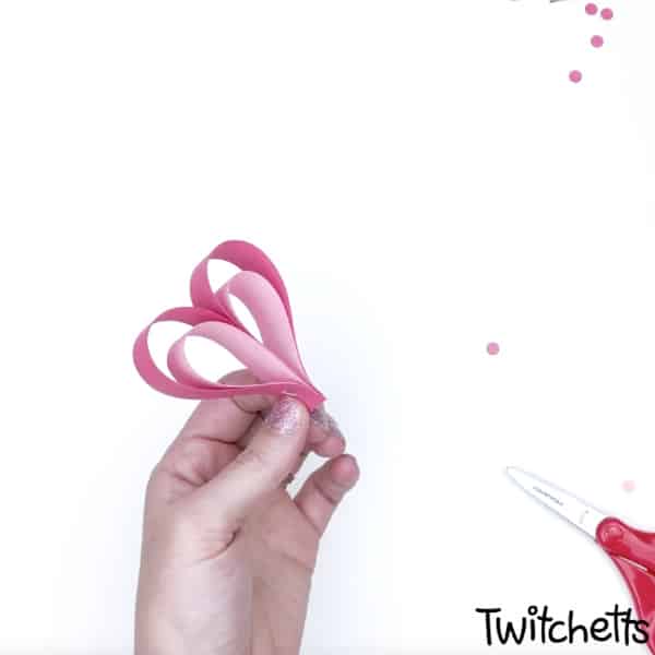 How to make a cute construction paper heart wand - Twitchetts