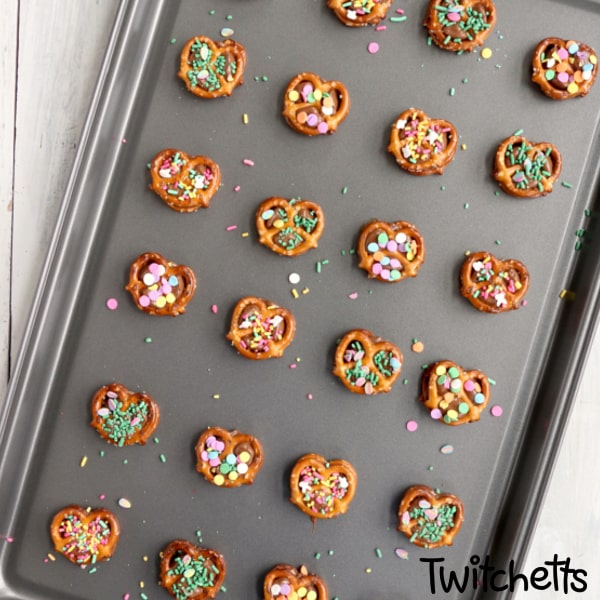 Easy Easter pretzel treats with Rolos - Twitchetts