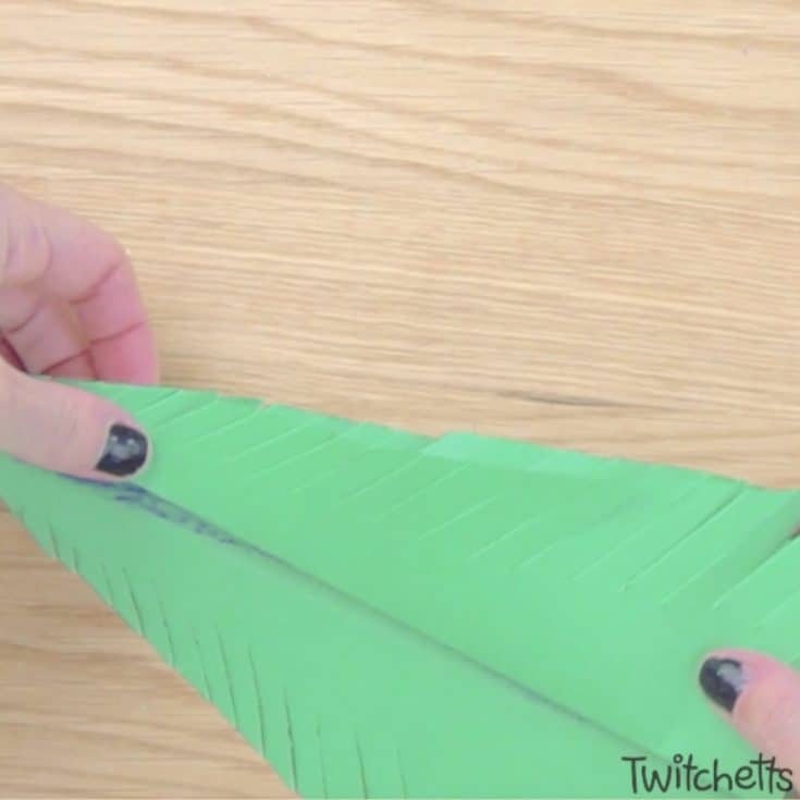 How to make a paper Christmas tree for preschoolers - Twitchetts