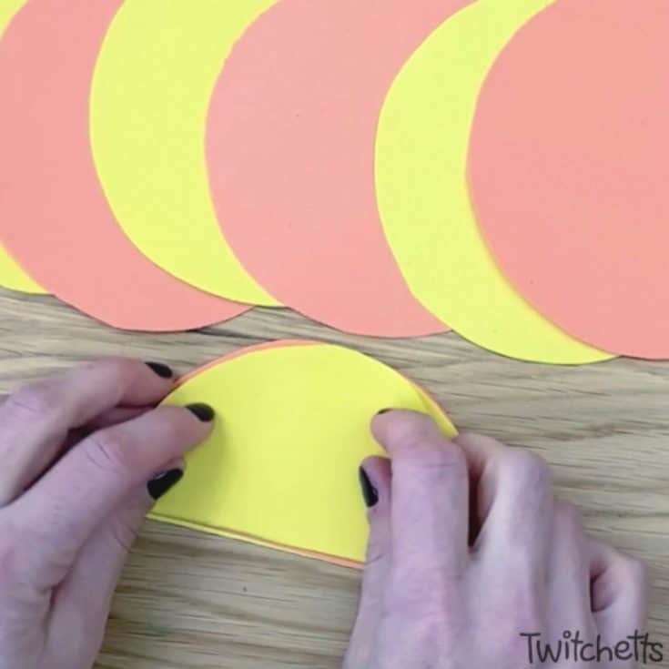 An easy yellow sun craft for preschoolers - Twitchetts