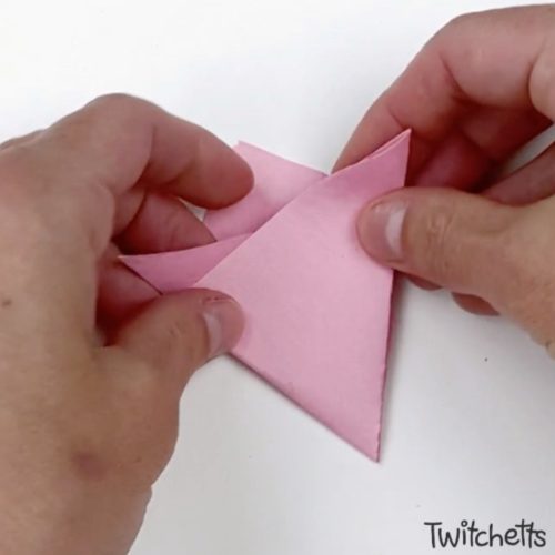 How to make snowflake shaped flowers from paper