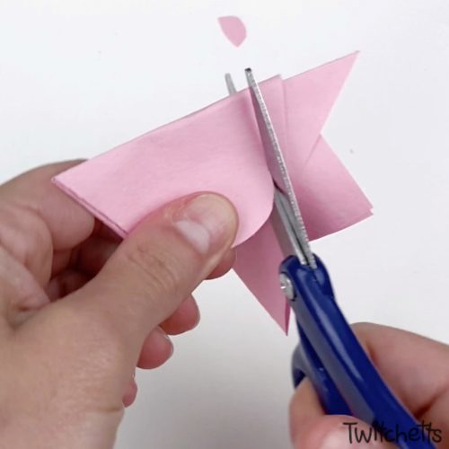 How to make snowflake shaped flowers from paper
