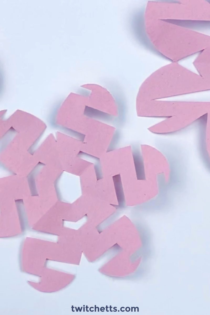 How to make snowflake shaped flowers from paper