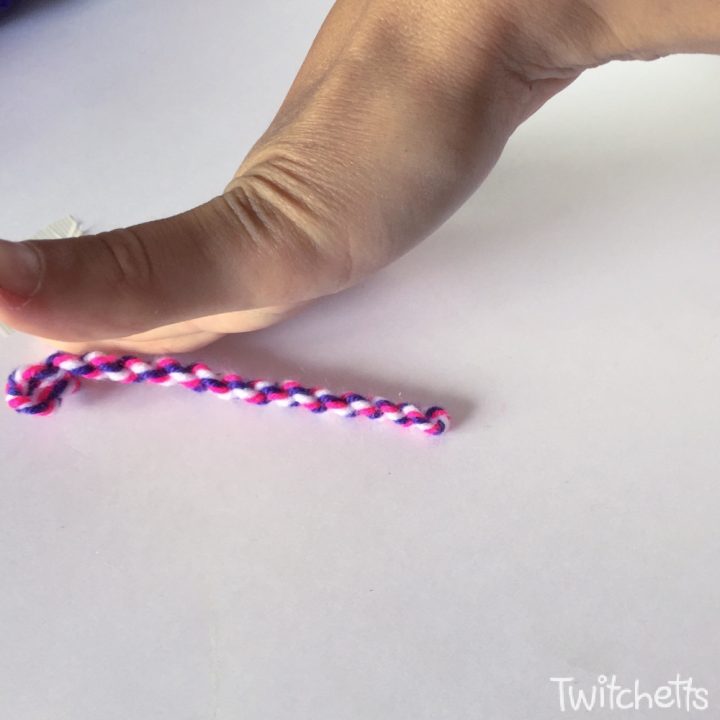 How to make a twisted friendship bracelet in 2 minutes - Twitchetts