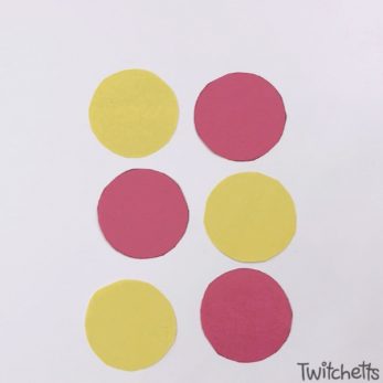 How to make paper spinners that teach kids about colors - Twitchetts