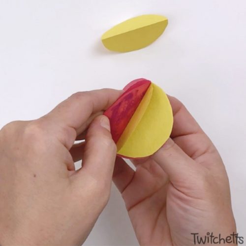 How to make paper spinners that teach kids about colors - Twitchetts