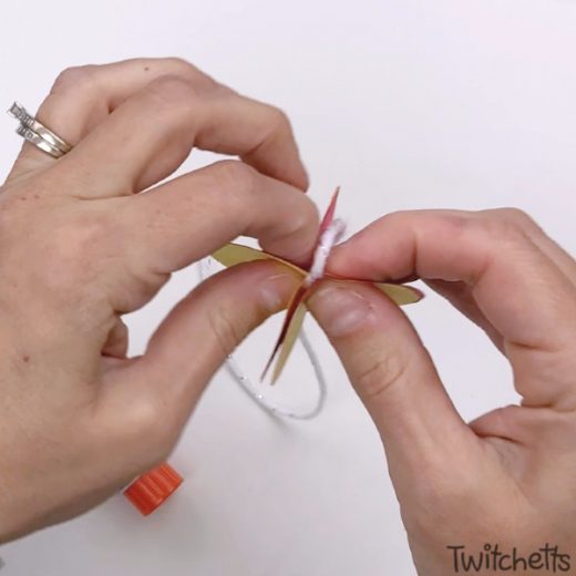 How to make paper spinners that teach kids about colors - Twitchetts