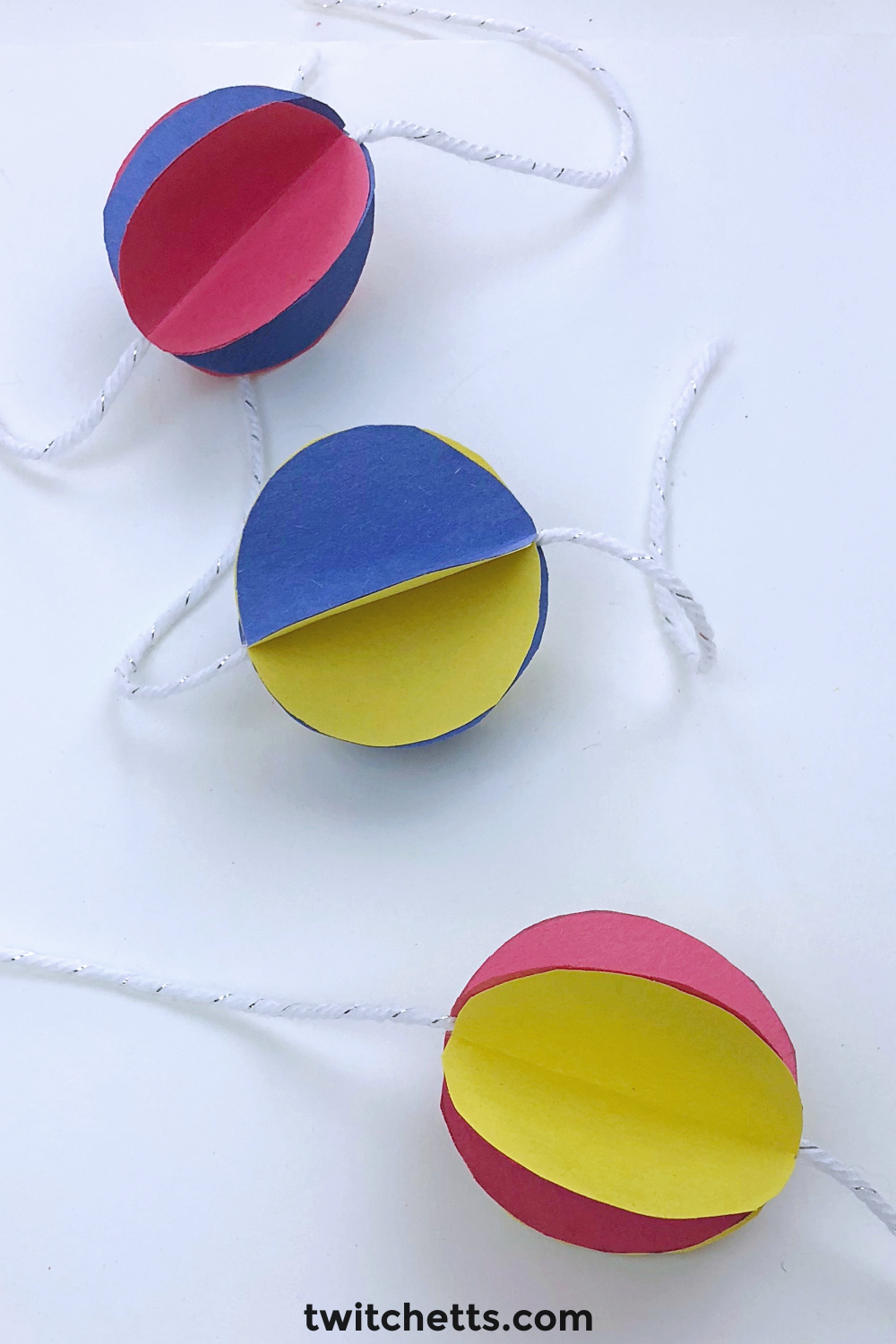 How to make paper spinners that teach kids about colors - Twitchetts