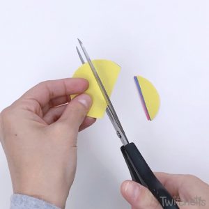 Easy Circle Craft for Preschoolers using Construction Paper - Twitchetts