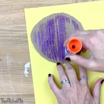 How to make an easy Pipe Cleaner Sun Craft for Preschoolers - Twitchetts