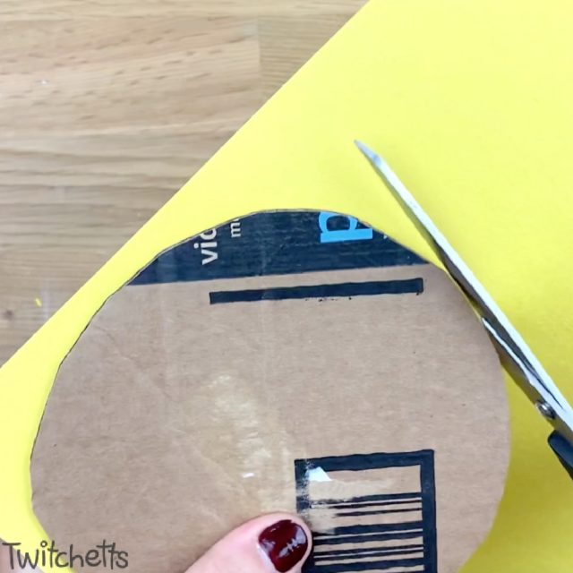 How to make an easy Pipe Cleaner Sun Craft for Preschoolers - Twitchetts