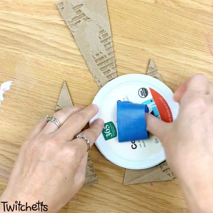 An Easy Triangle Craft for Preschoolers that uses Cardboard - Twitchetts