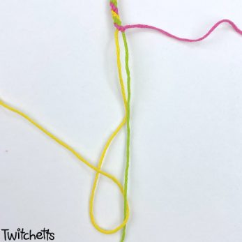 How to make a candy stripe friendship bracelet - Twitchetts